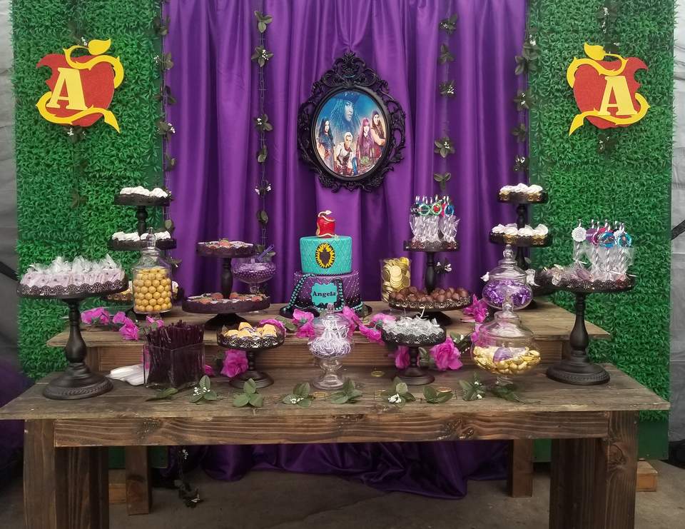 Descendants 2 / Birthday "Angela's Descendants 8th birthday party ...