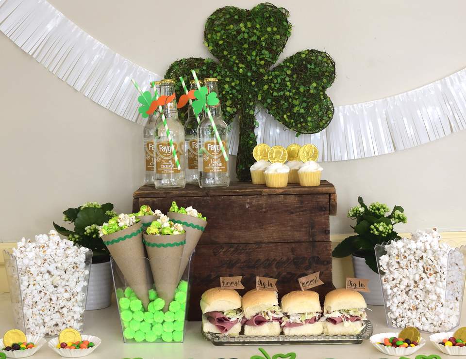 St. Patrick's Day / St. Patrick's Day "Luck 'O the Irish Snack Bar ...