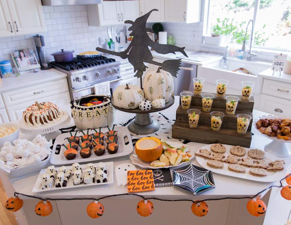 Halloween / Halloween "A Simple Halloween Party for My Favorite Boos ...