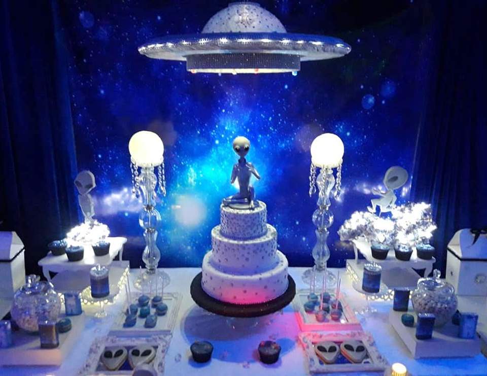 Aliens / Quinceañera "Luxury Alien Friend Party" | Catch My Party