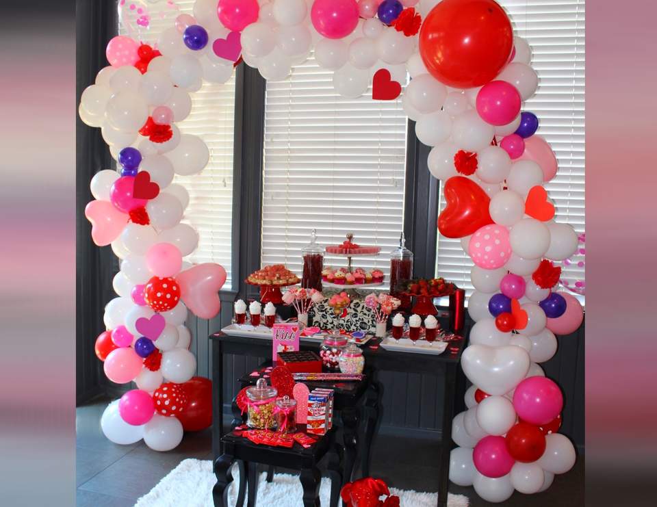 Valentine’s sweets / Valentine's Day "Valentine’s Dessert Table ...