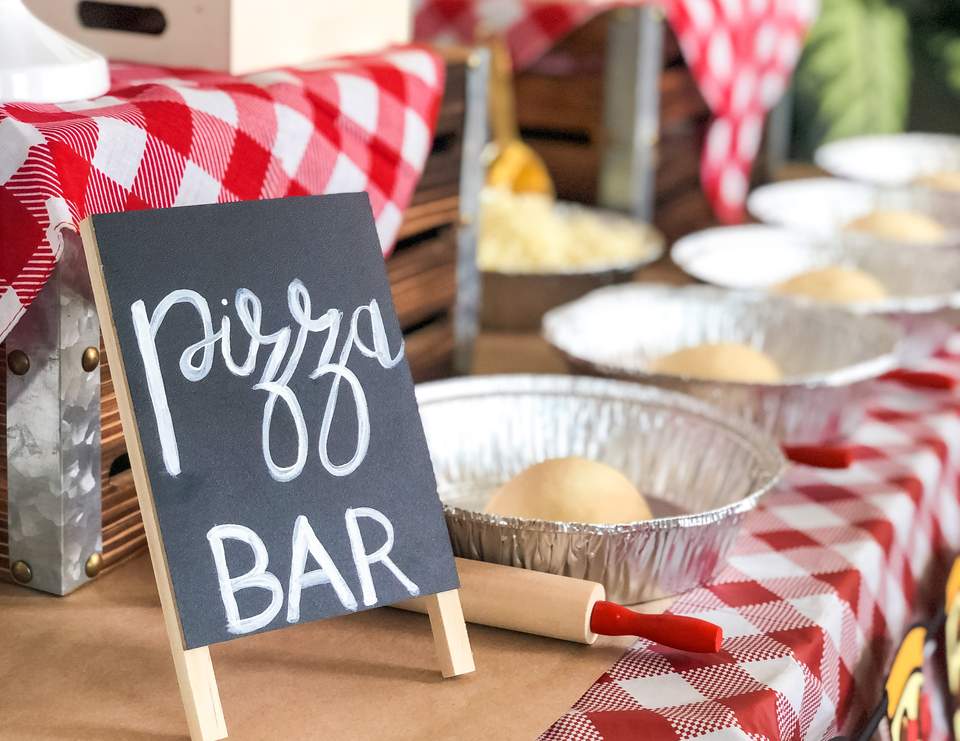 PIZZA! / Pizza Party "DIY Pizza Party" | Catch My Party