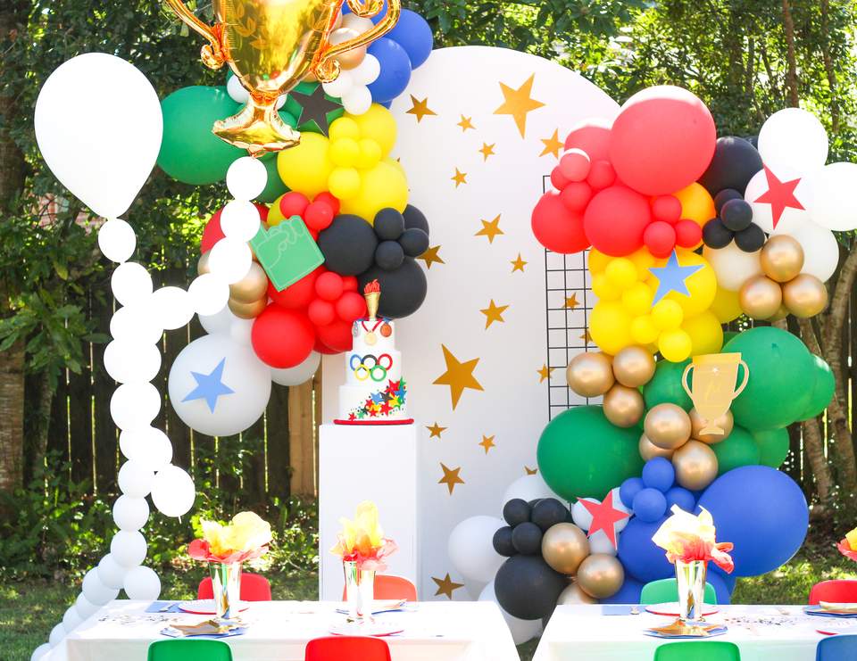 A golden birthday celebration with an Olypmic theme / Birthday "Go For ...