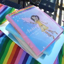 Rainbow Magic / Birthday "Rainbow Magic pool party" | Catch My Party