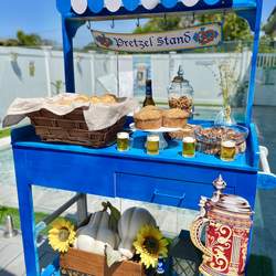 Oktoberfest beer garden party / Oktoberfest "Oktoberfest party" | Catch ...