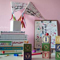 Happy pattern / Back to School "First Day of School FREE printable ...