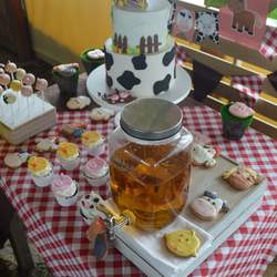 Farm animal party / Birthday "Farm 1st birthday party" | Catch My Party